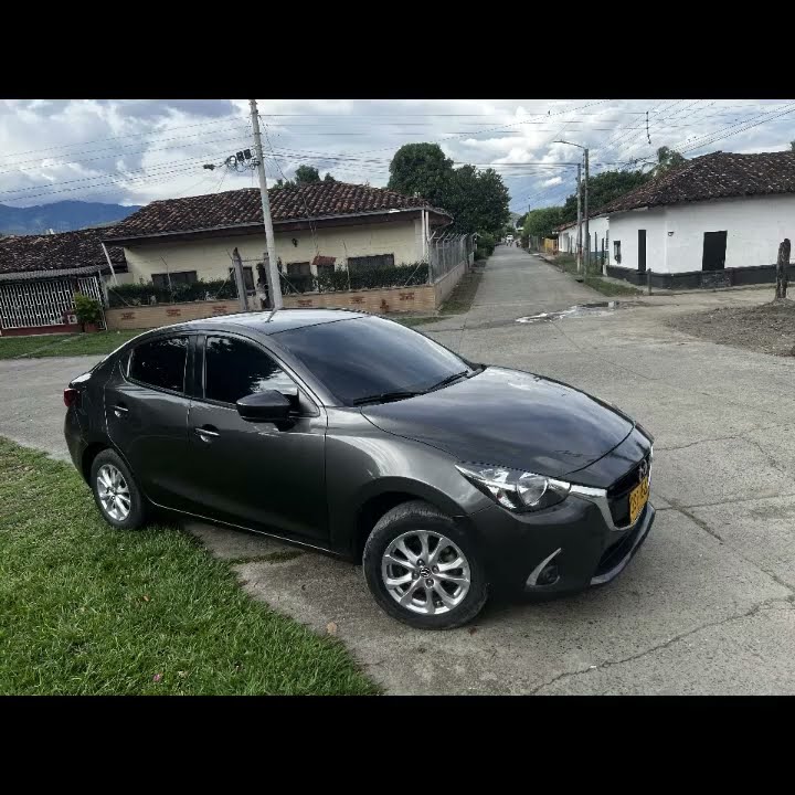 🚗Mazda 2 Sedán 2020 Machine Grey - YouTube