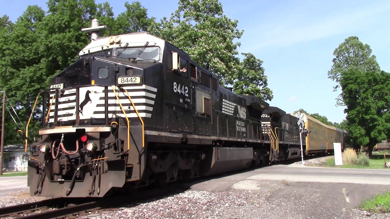 ex Conrail Dash 8 Wide Cab leads NS 224 - YouTube