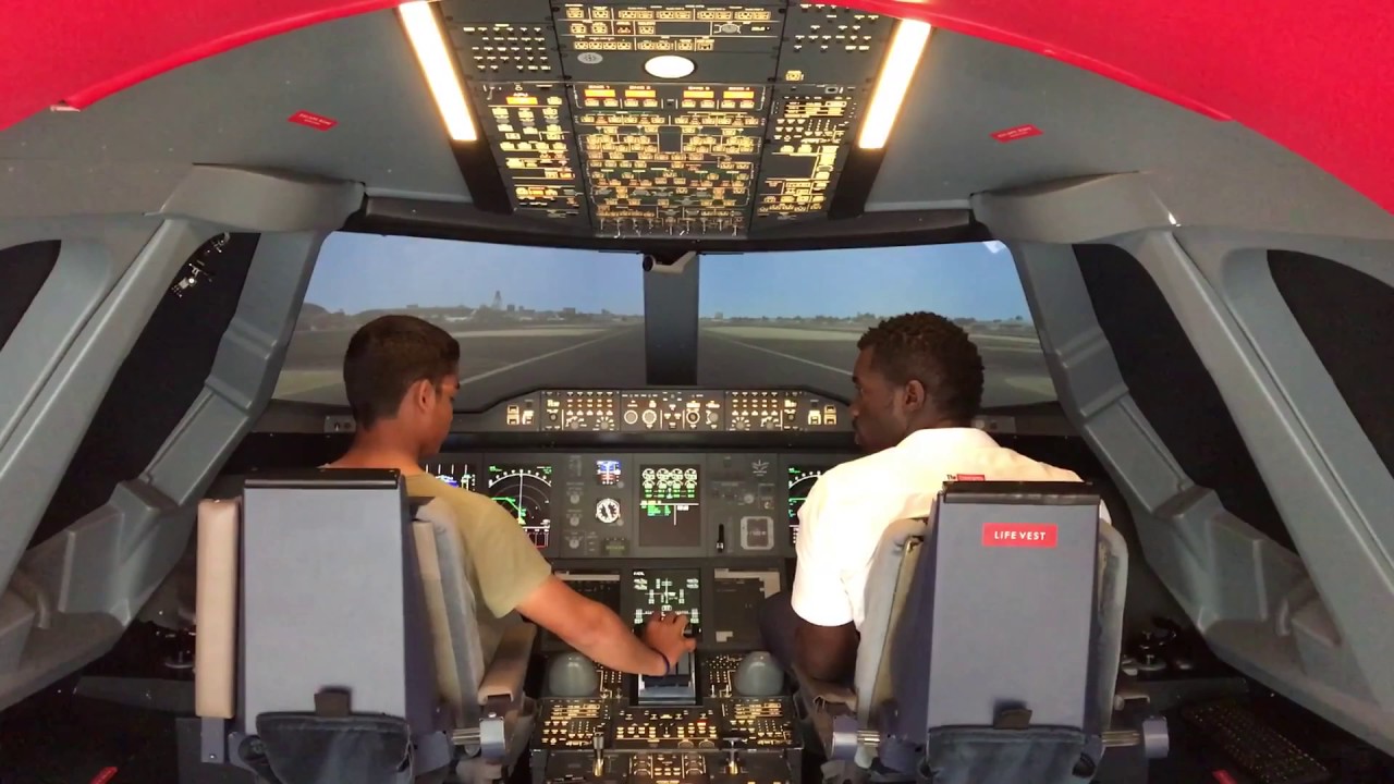 Emirates a380 Simulator - YouTube