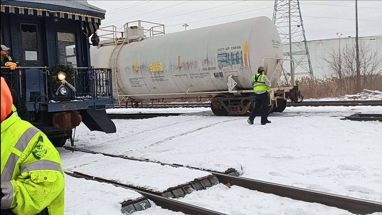 LSRC 119 meets LSRC OCS with one light in Cold Water Yard. - YouTube