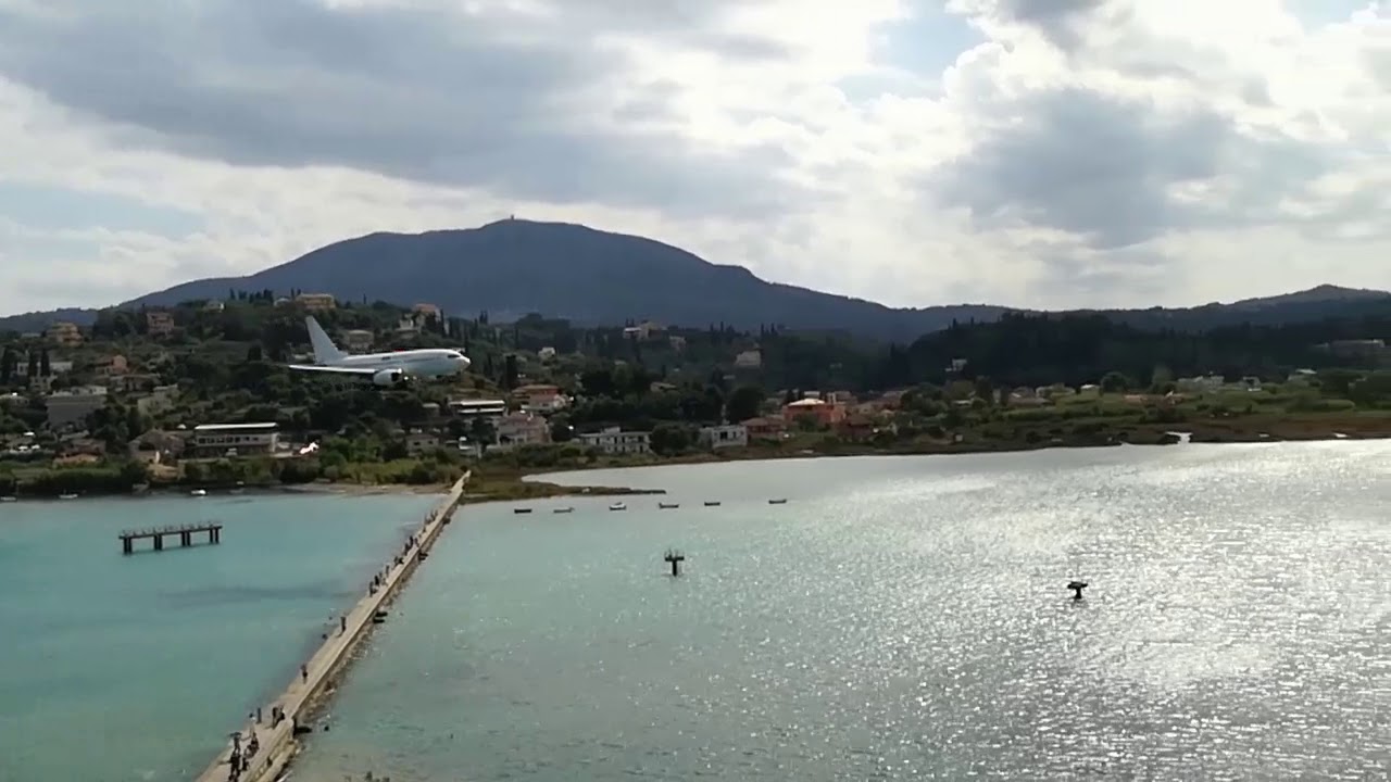 ΕΝΤΥΠΩΣΙΑΚΗ ΠΡΟΣΓΕΙΩΣΗ ΣΤΟ ΑΕΡΟΔΡΟΜΙΟ ΤΗΣ ΚΕΡΚΥΡΑΣ - Landing at Corfu ...