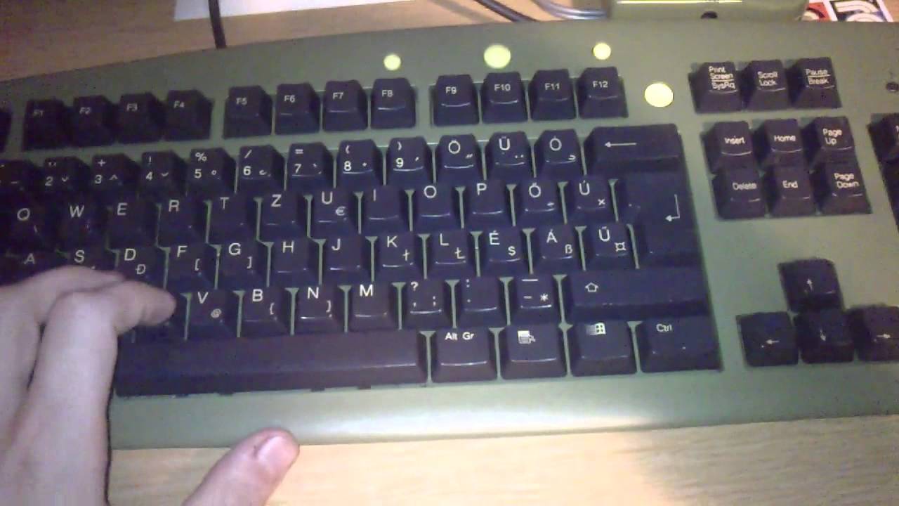 Testing the LSDJ keyboard - YouTube