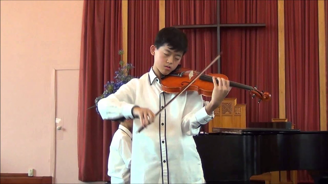 Oscar Han performing Zapateado by Sarasate - YouTube