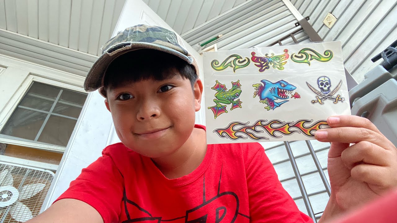 Poniéndome stickers tatuajes en el brazo algunos no me quedan ️‍🔥 ️‍🔥 ️ ...