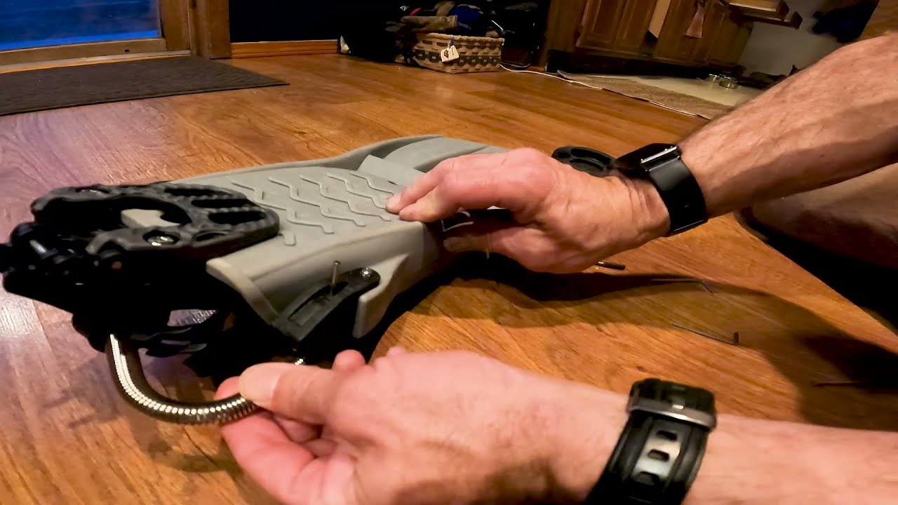 Installing Finclips on Apex RK3 Fins - YouTube