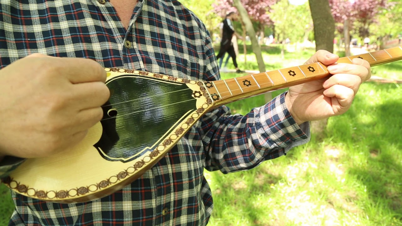 Çifteli popullore profesionale me 13 nota (Playing Cifteli) - YouTube