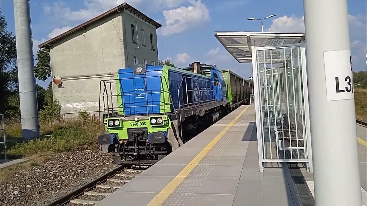SA133-016 + SA133-018 jako pociąg osobowy relacji Olsztyn Gł - Ełk i ST48-006 z towarem w ...