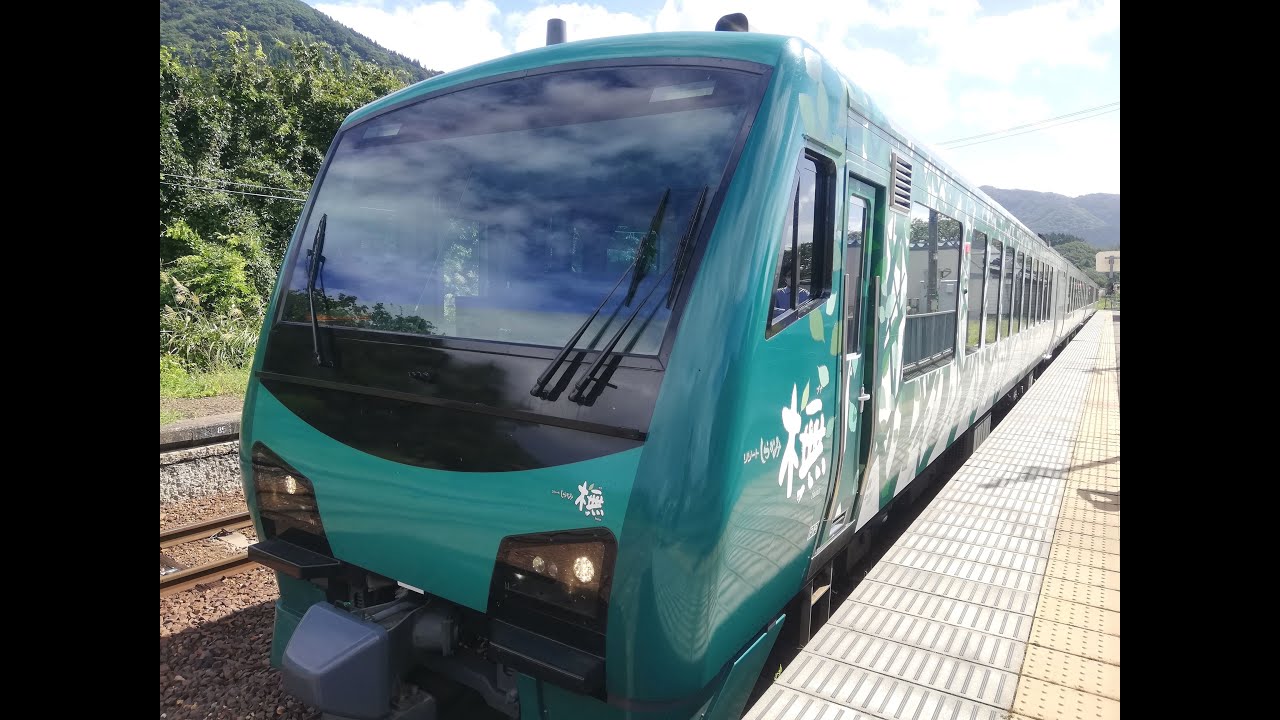 【リゾートしらかみ】日本海の絶景で徐行 JR Train "Resort Shirakami" - YouTube