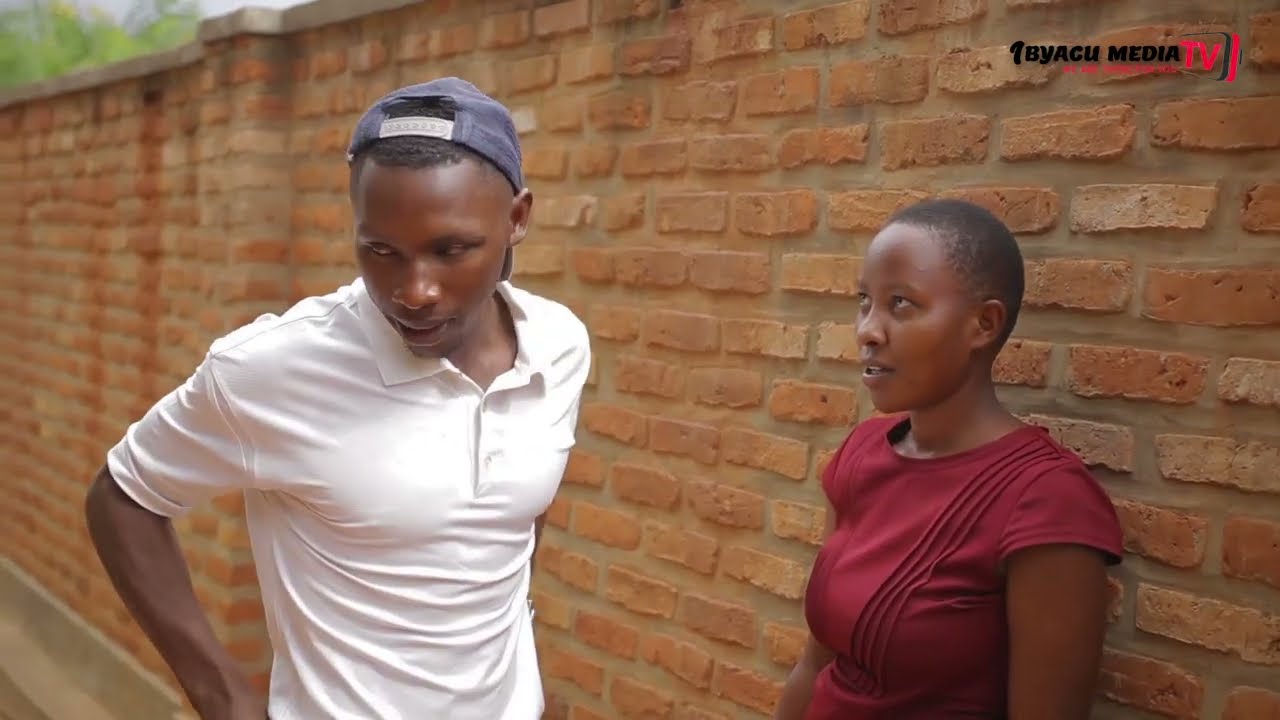 Dore ibyo indaya bayikoreye ku muhanda kigali biteye isoni!!! - YouTube