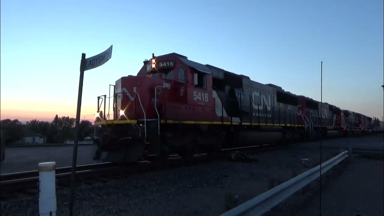 CN 5416 SB "Woodtick" L564 at Ladysmith on Labor Day 2022 (9-5-22) First Clip - YouTube