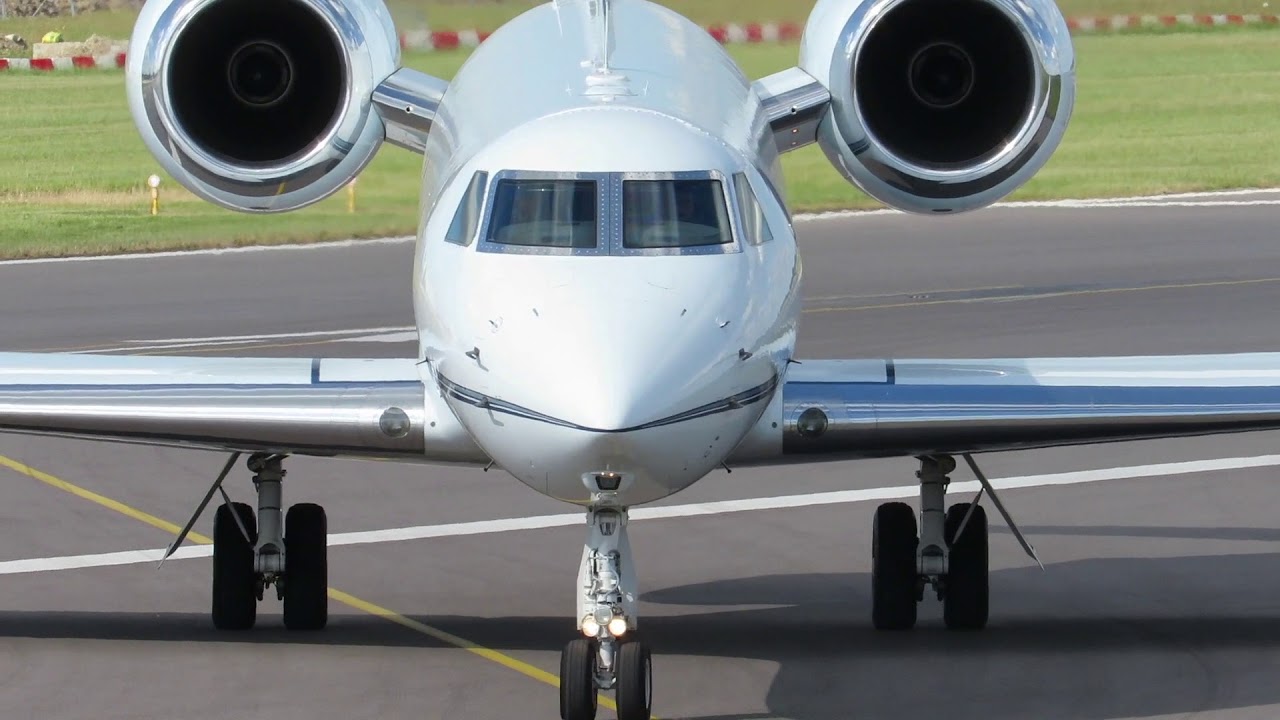Lyon Aviation Gulfstream Aerospace G-V N900LY close-up - YouTube