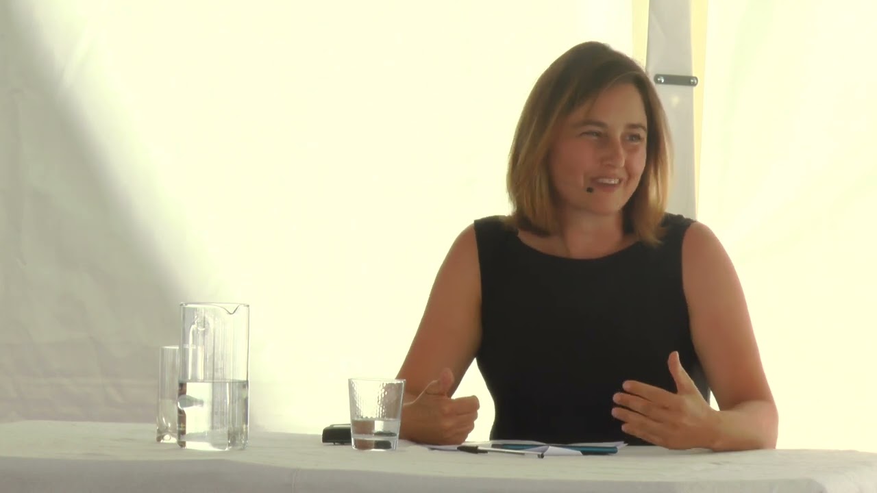 Conférence de Camille Schmoll : Traversées au féminin - YouTube