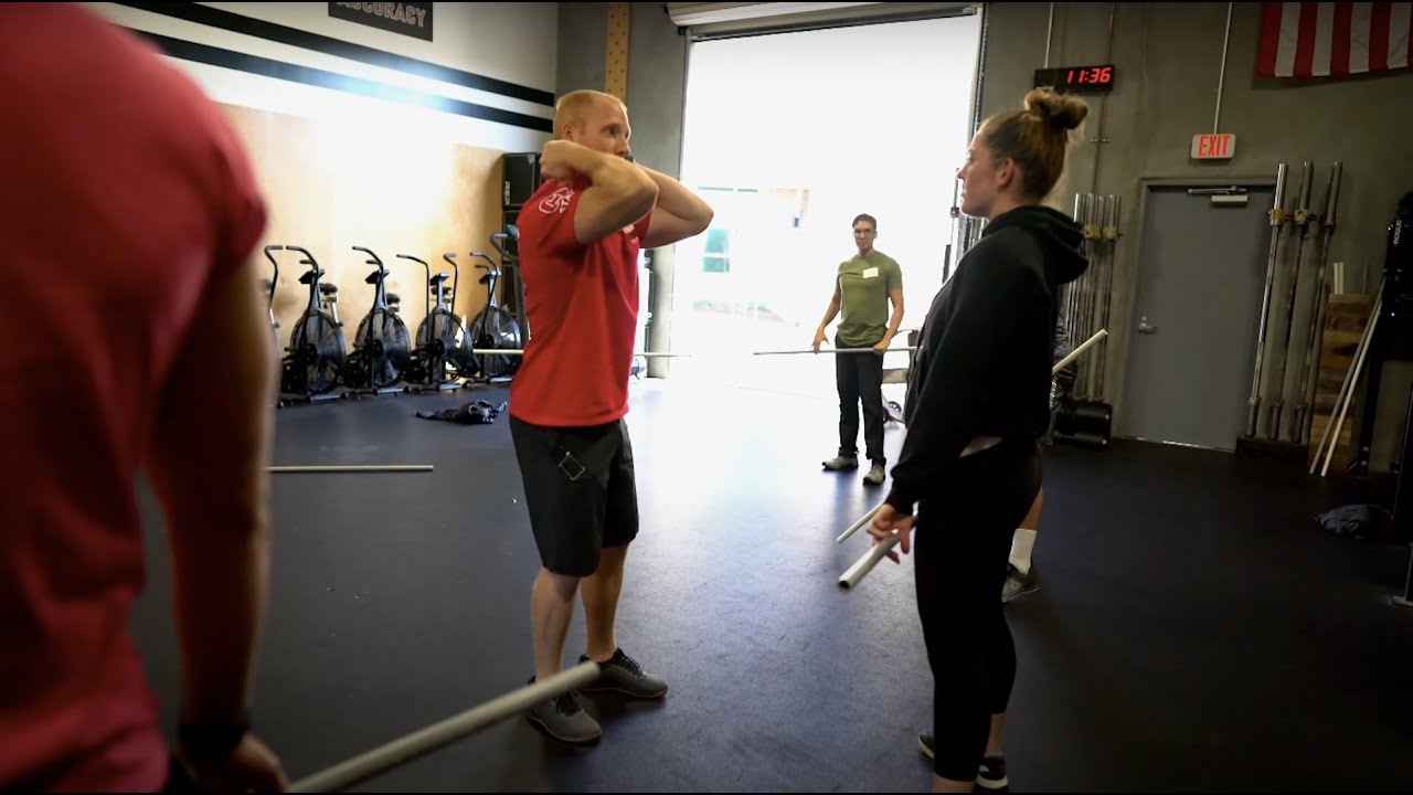 Cueing the Elbows up in the Front Squat - YouTube