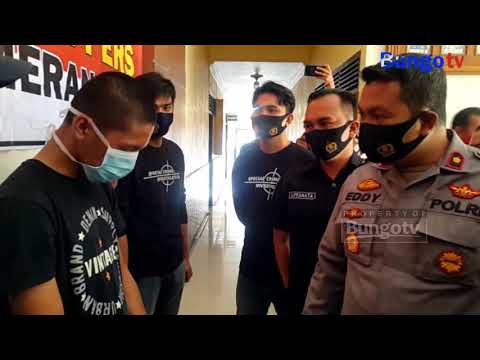 BONGKAR - SEORANG PRIA SEBAR FOTO DAN VIDEO BUGIL MANTAN PACAR