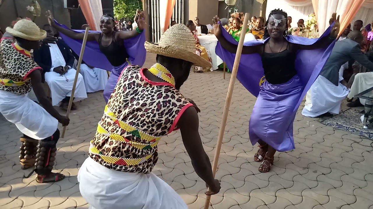 EKITAGURURO DANCE ....WOOWWWWWWWW..ELITE . - YouTube