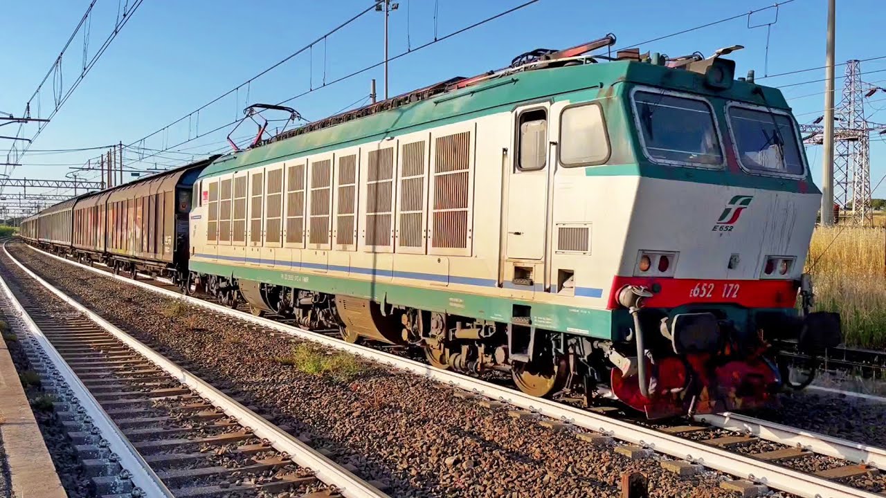 Treno merci con locomotiva FS E.652 - YouTube