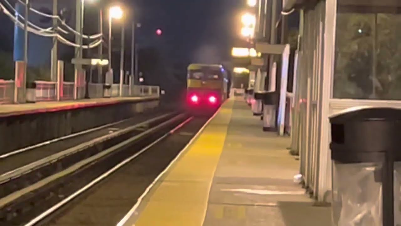 Last Run of LIRR 255 For 2022 at Bethpage Train Station - YouTube