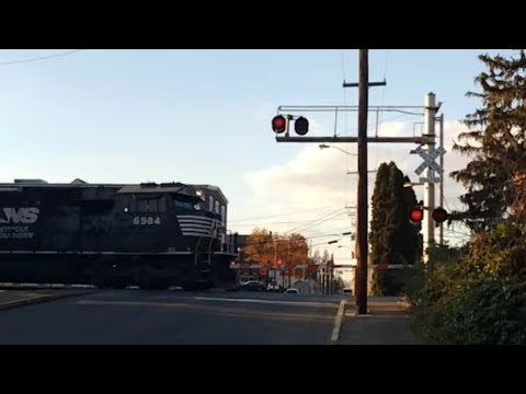 NS 6984 SD60E Leads NS Local in Emmaus PA 11/16/21 - YouTube