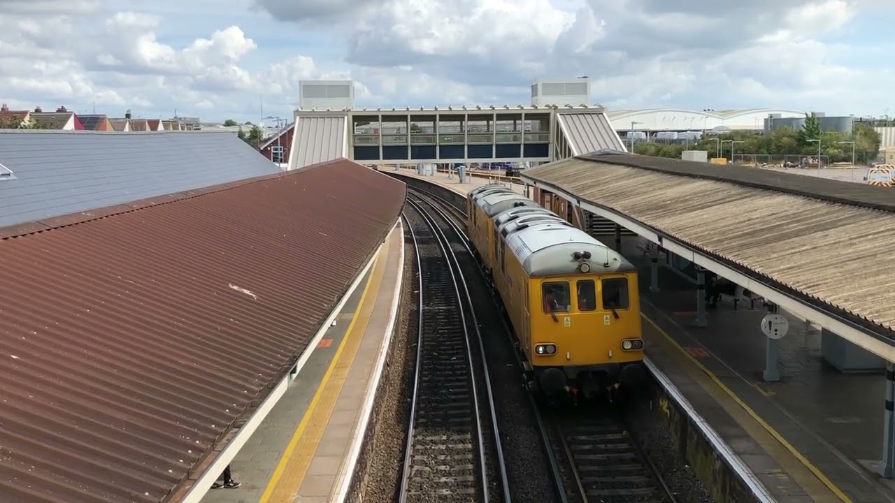 Rare visit to Portsmouth by Network rail class 73s 28/08/22 - YouTube