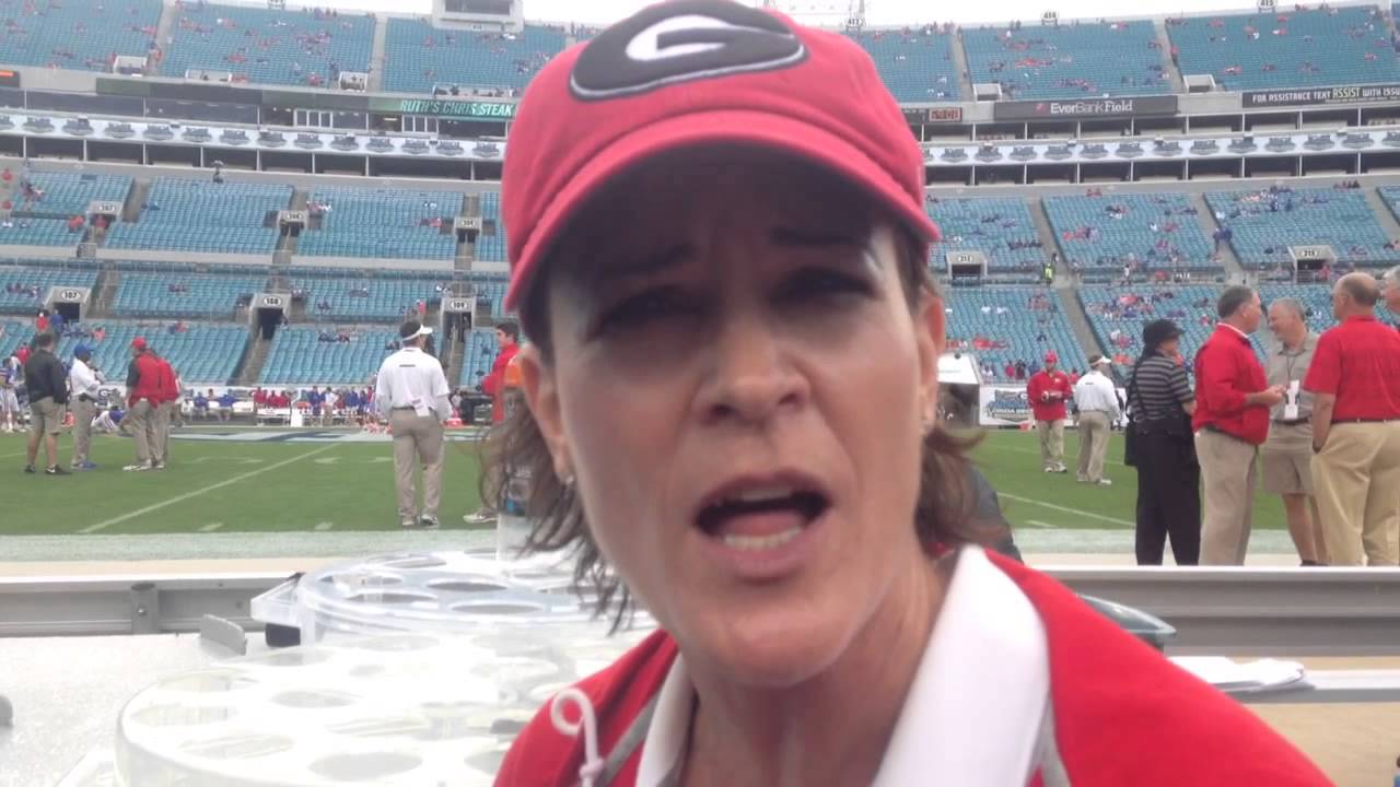Kathryn Richt Talks "Water Girl" Duties - YouTube