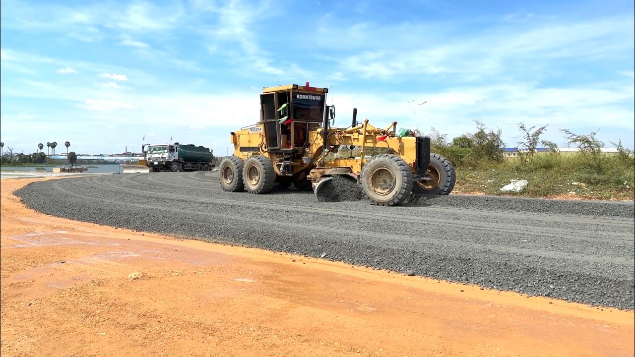 Great Showing Operator Road Construction | Motor Grader & Bulldozer ...