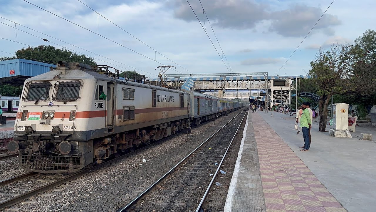 PUNE WAP7 whines and whistles😗 PUNE SHATABDI EXPRESS skips Lingampalli ...
