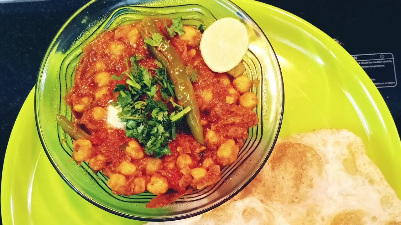 Chola Poori | Channa Masala Gravy| Chole Bhature Recipe in Tamil😋 - YouTube