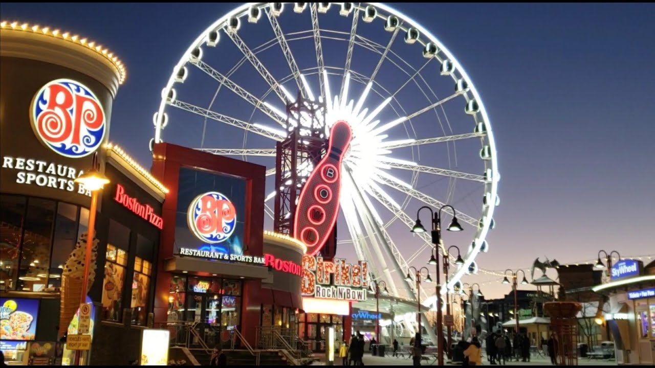 STREET OF FUN - Clifton Hill in Niagara Falls Canada - YouTube