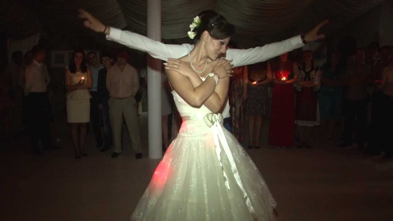 Puiu Codreanu:In rochie alba de mireasa Arcadie si Anea - YouTube