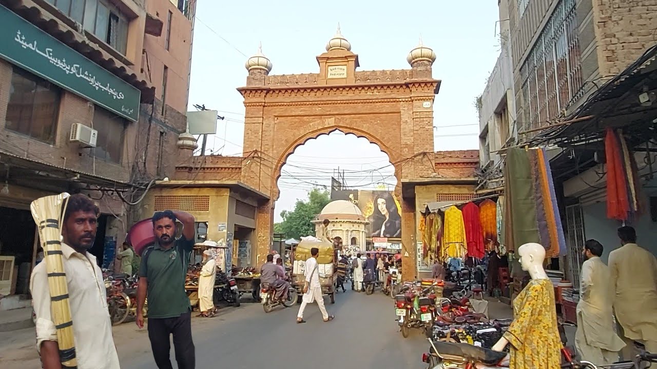 🇵🇰 Faisalabad Rail Bazaar, Pakistan: 4K Walking Tour of Markets, Food ...