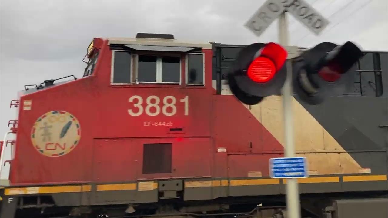 County Road L14 railroad crossing, CN 3881 and UP 7230, Remsen, IA - YouTube