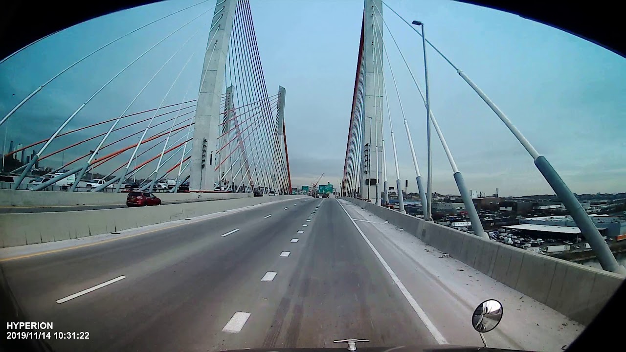 Brooklyn/Queens expressway Kuskiosko Bridge into Queens Long Island ...