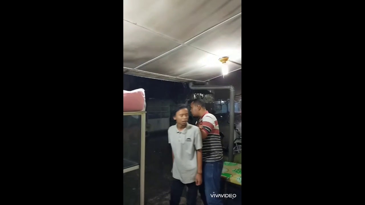 Terjadi hujan badai di Deli Tua pengunjung di suatu warung panik ...