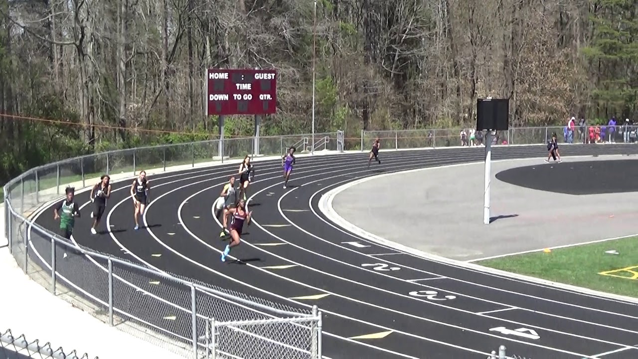 RunUXpress Kayla Davis 400m 55.37 - YouTube
