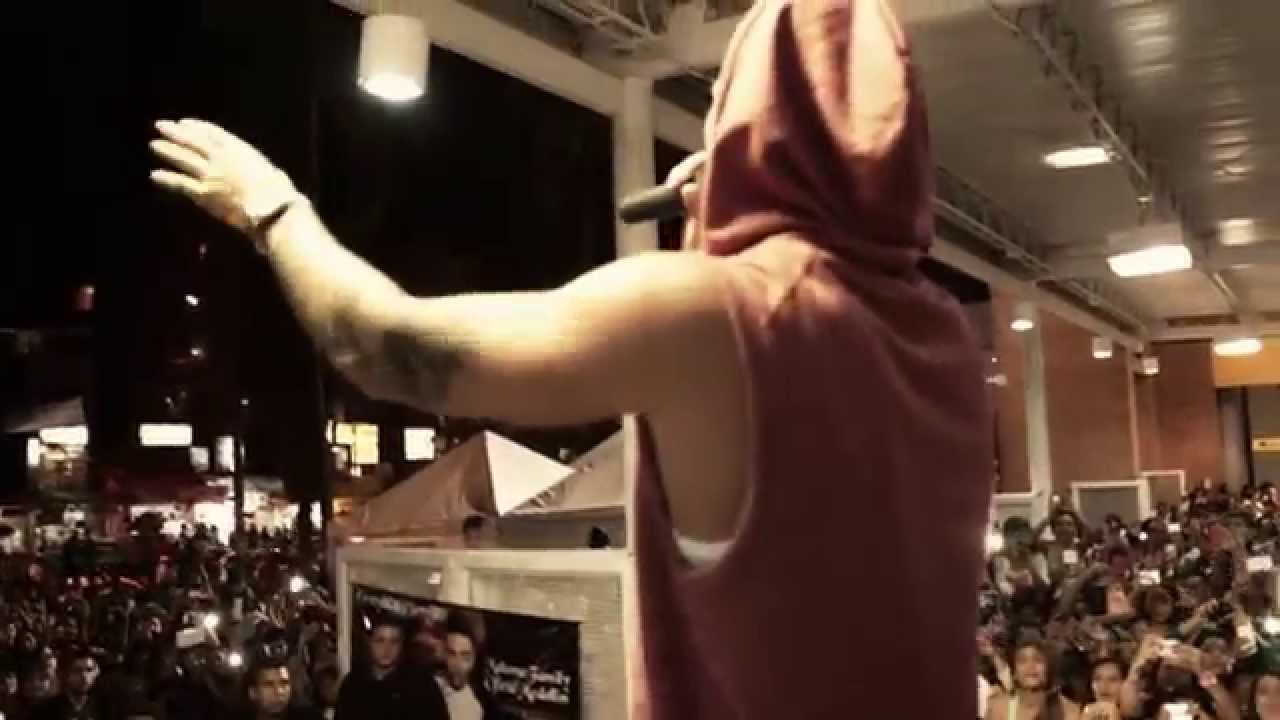 Firma de autógrafos / Maluma [Bello, Antioquia] - YouTube