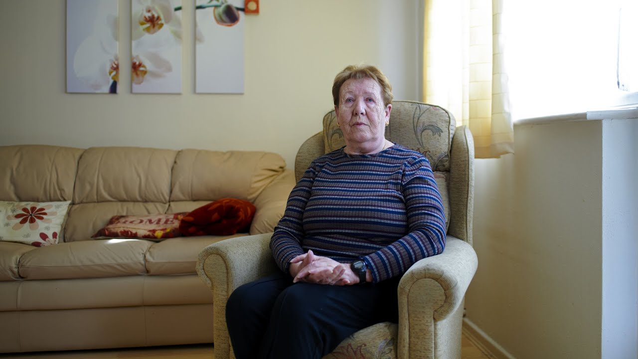 Auschwitz-Überlebende Else Baker über ihre Zeit als Kind im KZ | Kurzfassung - YouTube