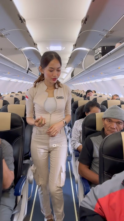 Pramugari Cantik Super Air Jet Saat Menghitung Jumlah Penumpang dalam Pesawat - YouTube