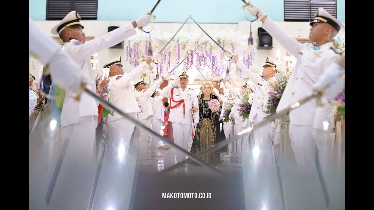 Pernikahan Adat Sunda X Jawa di GOR SUNTER | All in Package by Madina ...