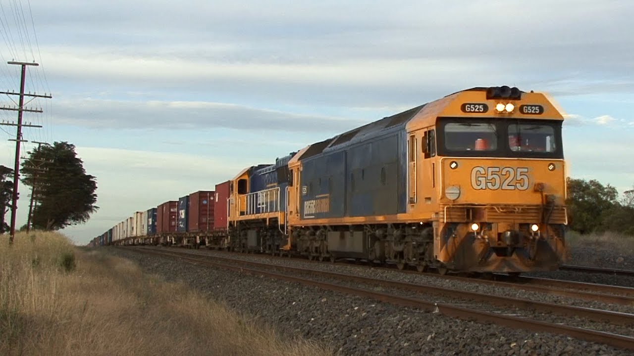 An Evening at Beveridge: Australian Trains - YouTube