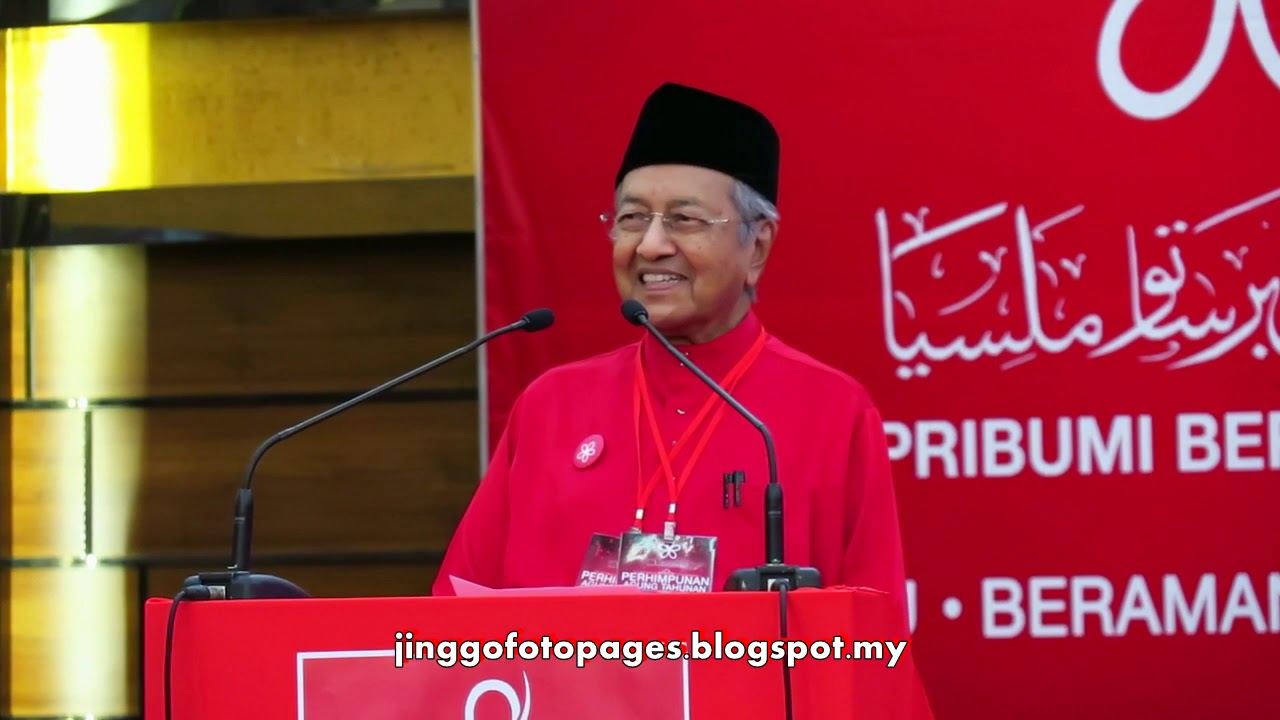 20171230 Dr Mahathir tabik spring kepada Pahlawan Bugis - YouTube