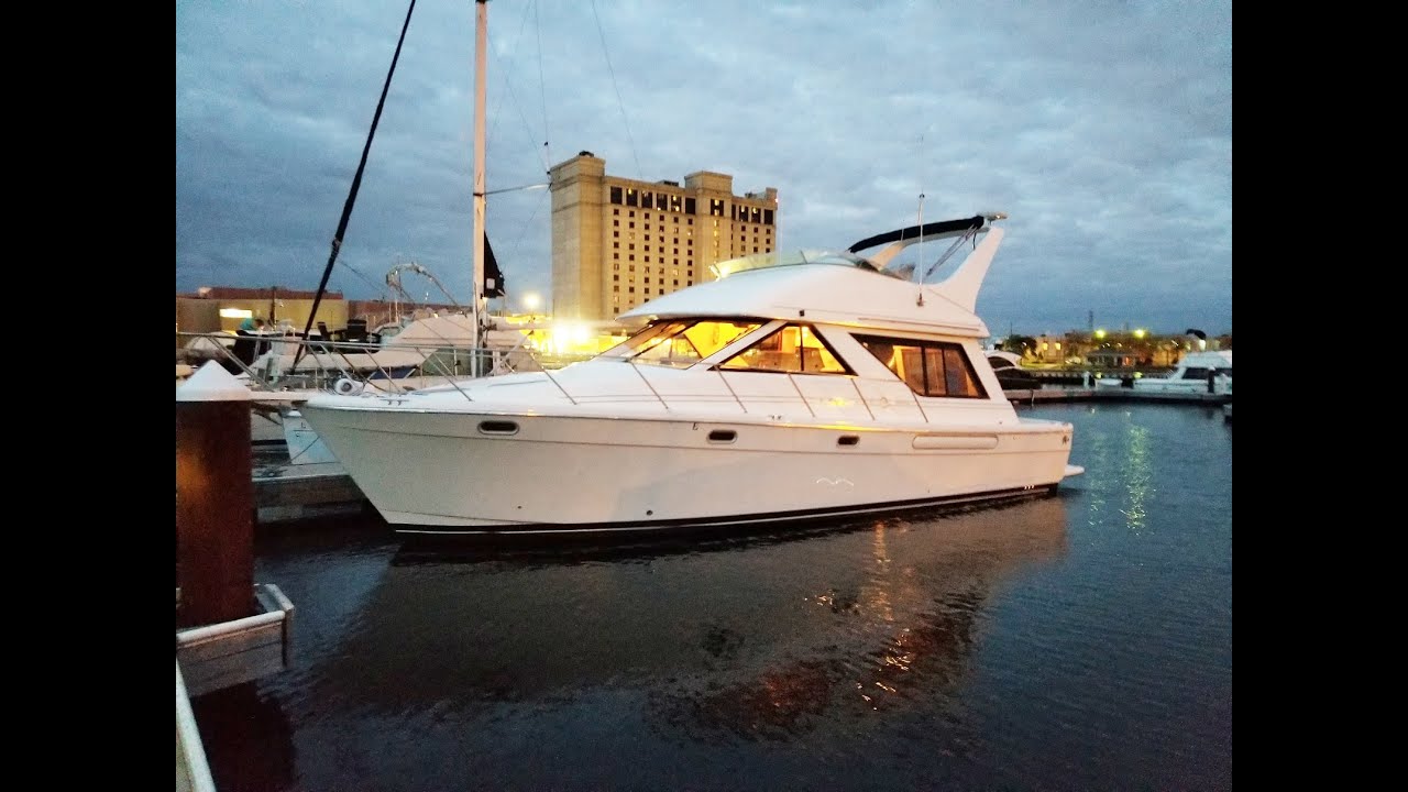 Bayliner 39 Command Bridge - YouTube