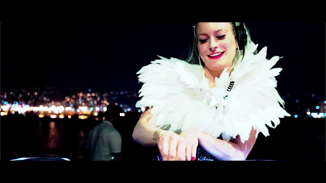 ALL FEMALE DJ LIVE - YouTube