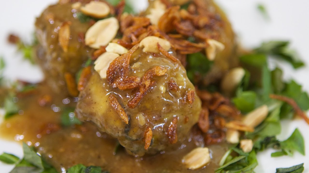 Hot Vit Lon Rang Me - Balut in tamarind sauce - YouTube