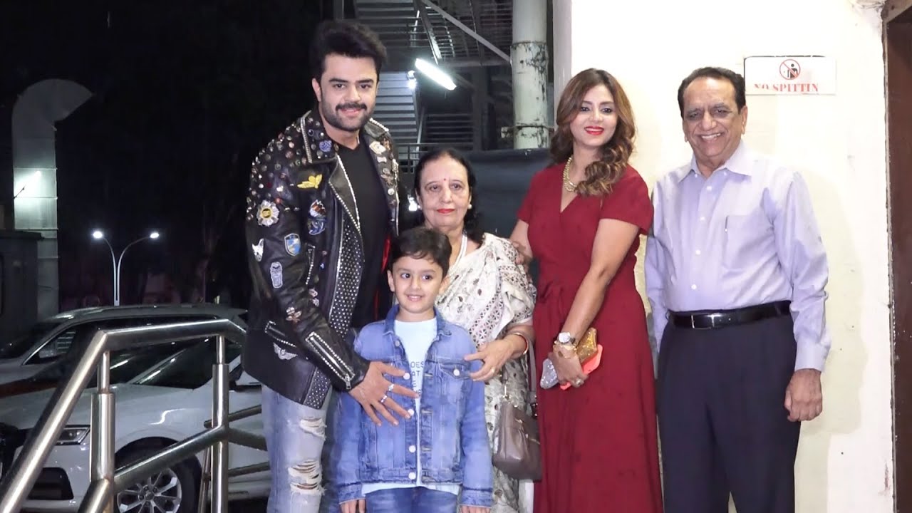 Manish Paul Arrived With His Family At Special Screening Of Jug jug ...