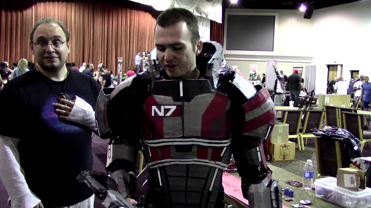 Commander Shepard Cosplay at the Clermont Comic Con 2015 - YouTube