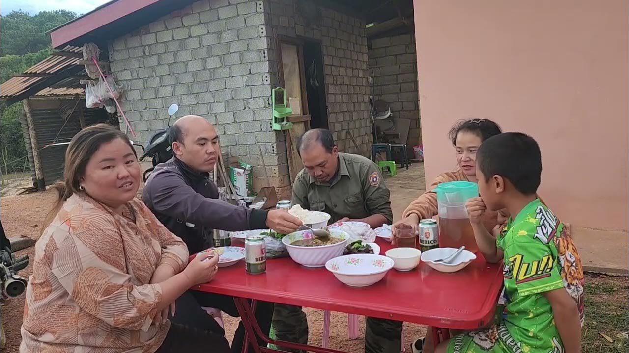 niam ntxawm nkawv yuav nqaij tuaj rau peb noj os - YouTube