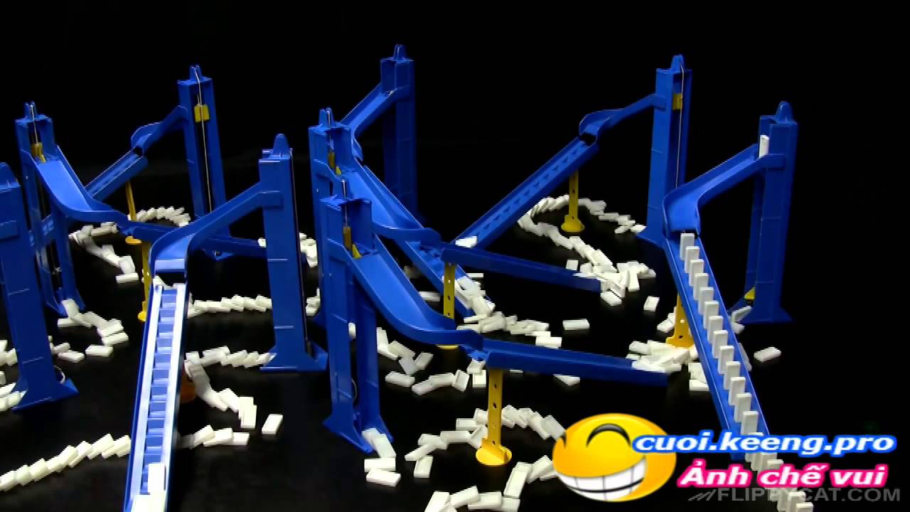 Spectacular Domino Rally Stunt Screen Link - YouTube
