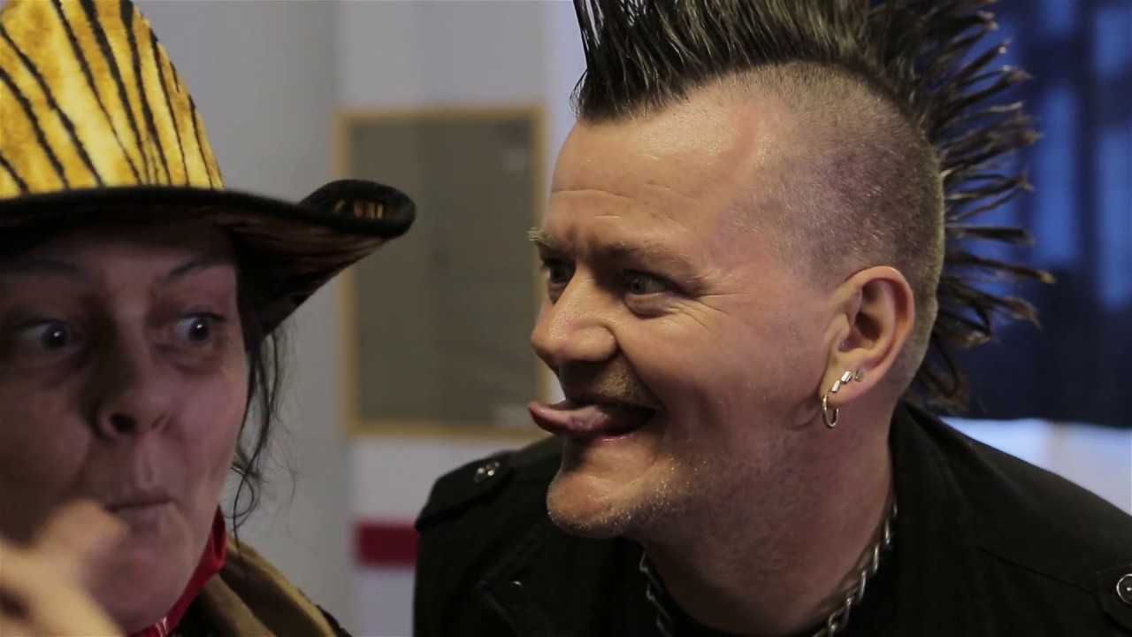 Doris and Daisy's croney capers - line dance class - YouTube