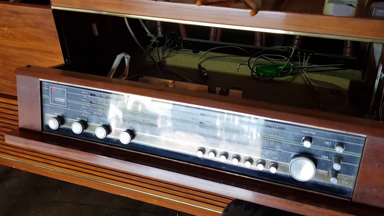 Rádio Vitrola - Philips 06 RF 686 - 1972 - Vídeo 1 - YouTube