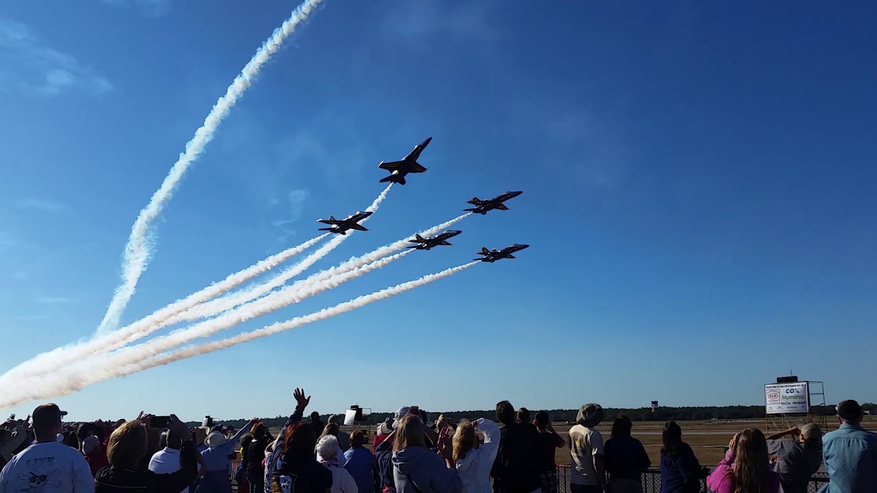 Blue Angels Delta Pitch-up, Break to Land, Day 1 - YouTube